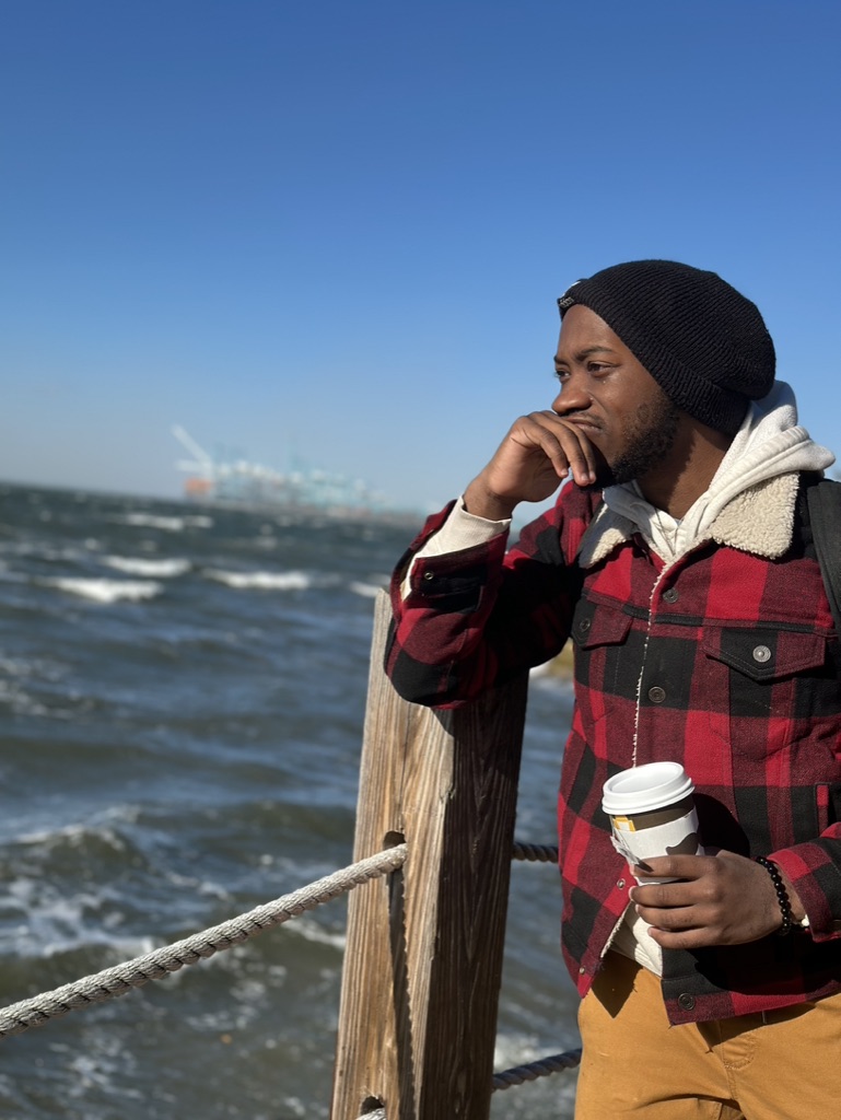 Masthead – Dominique